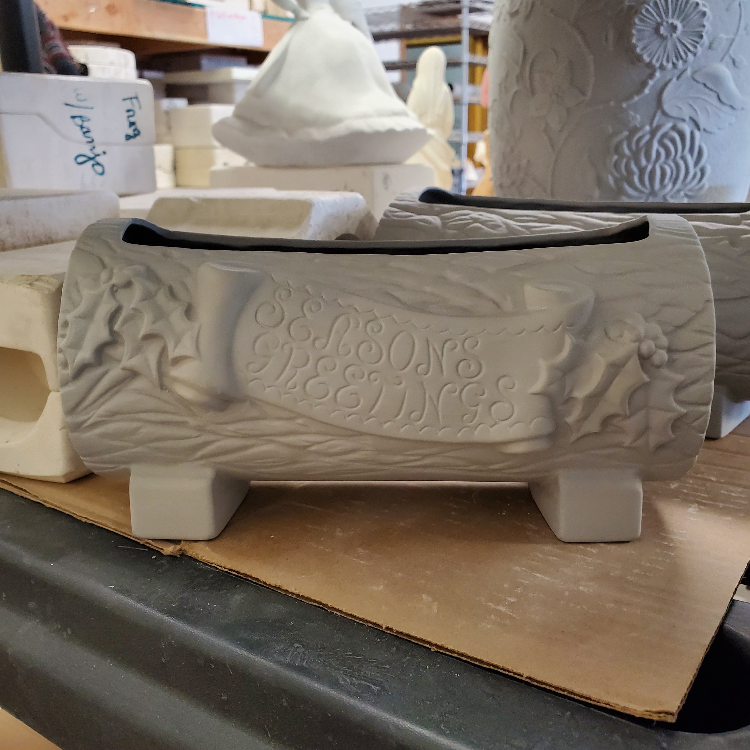 Log - "Seasons Greetings" Log planter - Ch.1690 | A Little Hobby ...